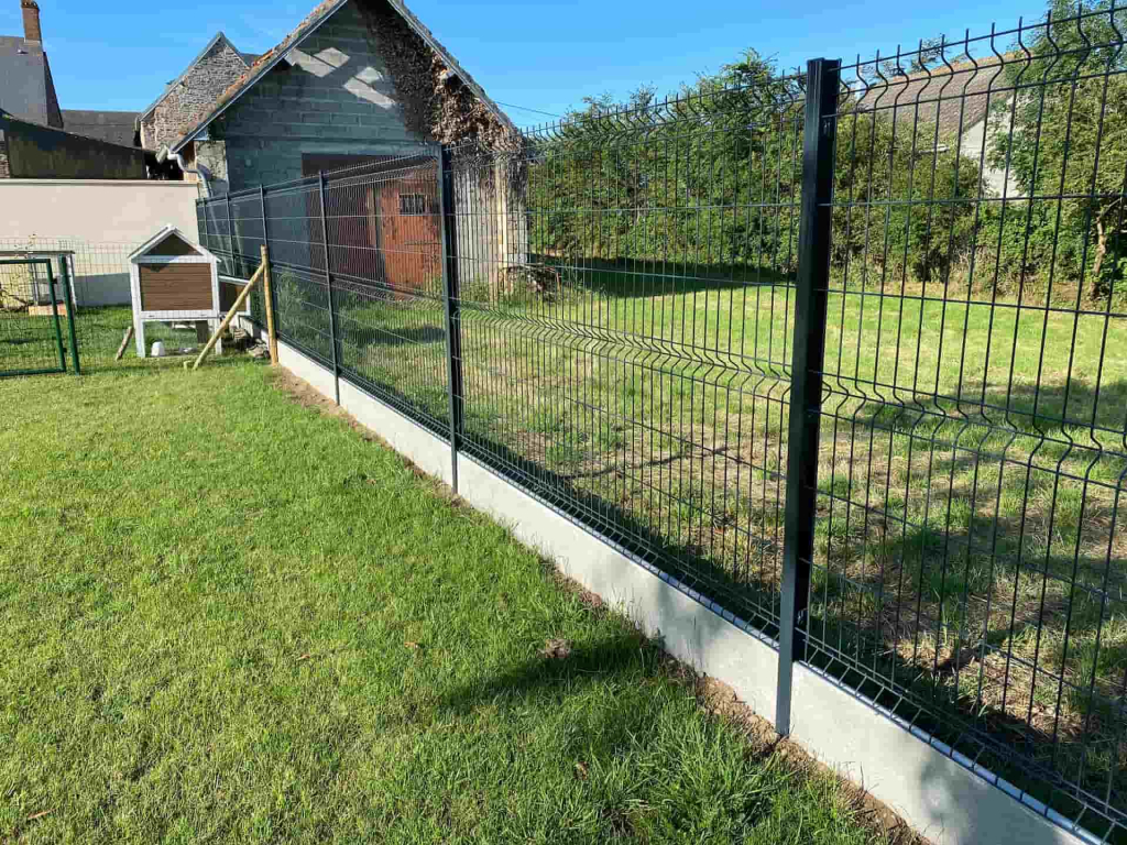 Tout savoir sur le grillage rigide gris - Clôture Privée